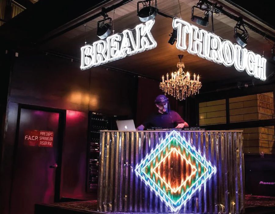 Neon Sign Board in Dubai, UAE | Deluxe Printing