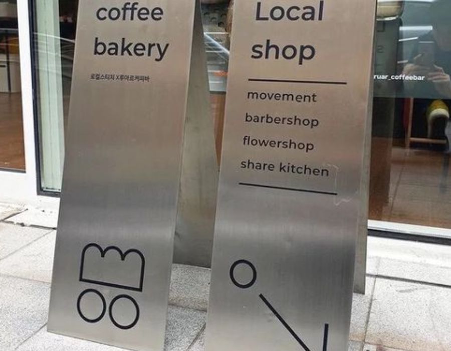 Self-Standing Sign in Dubai, UAE | Deluxe Printing