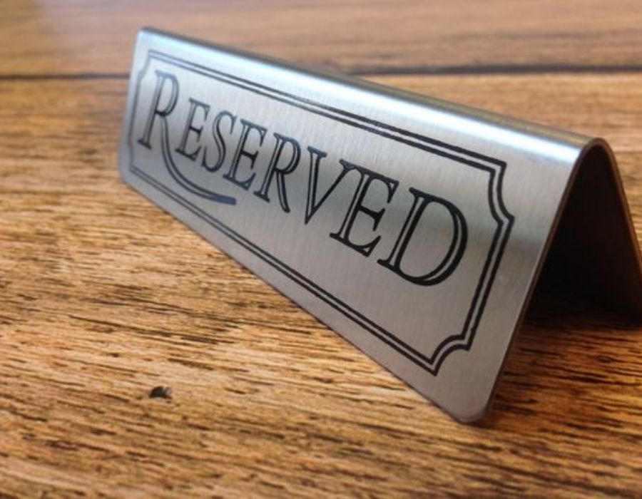 Table Top Plates / Sign in Dubai, UAE | Deluxe Printing